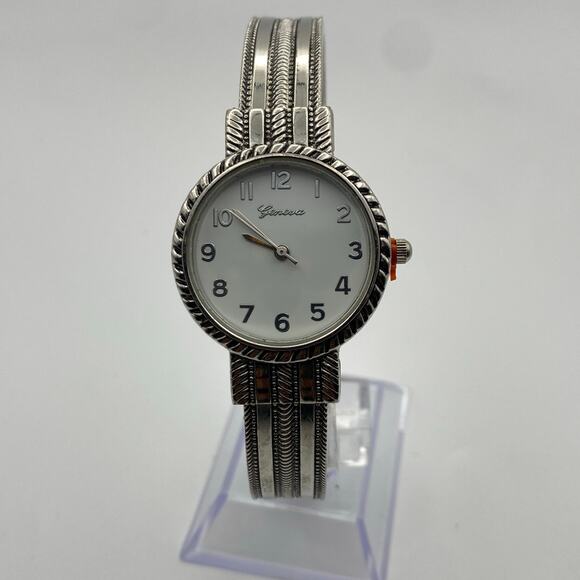 Geneva | Accessories | Elegant Geneva Silvertone Minimalist Watch ...
